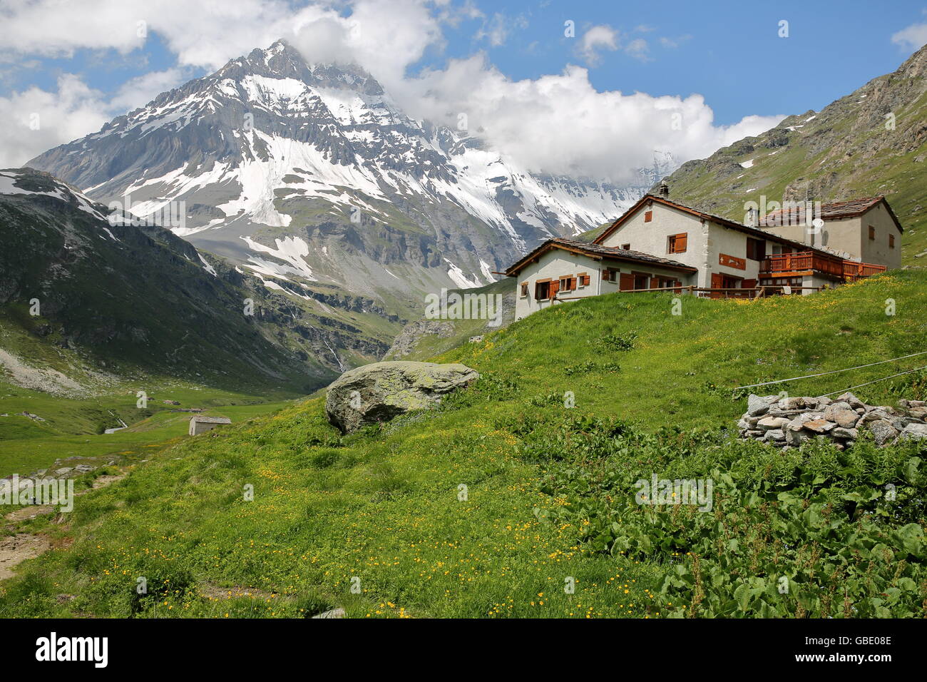 Refuge entre deux eaux france savoie vanoise hi-res stock photography ...