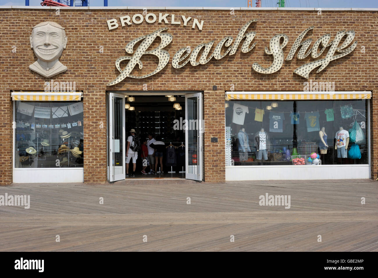 New york coney island beach shop hi-res stock photography and images ...