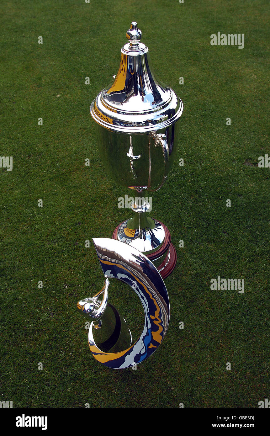 National league trophy hi-res stock photography and images - Alamy