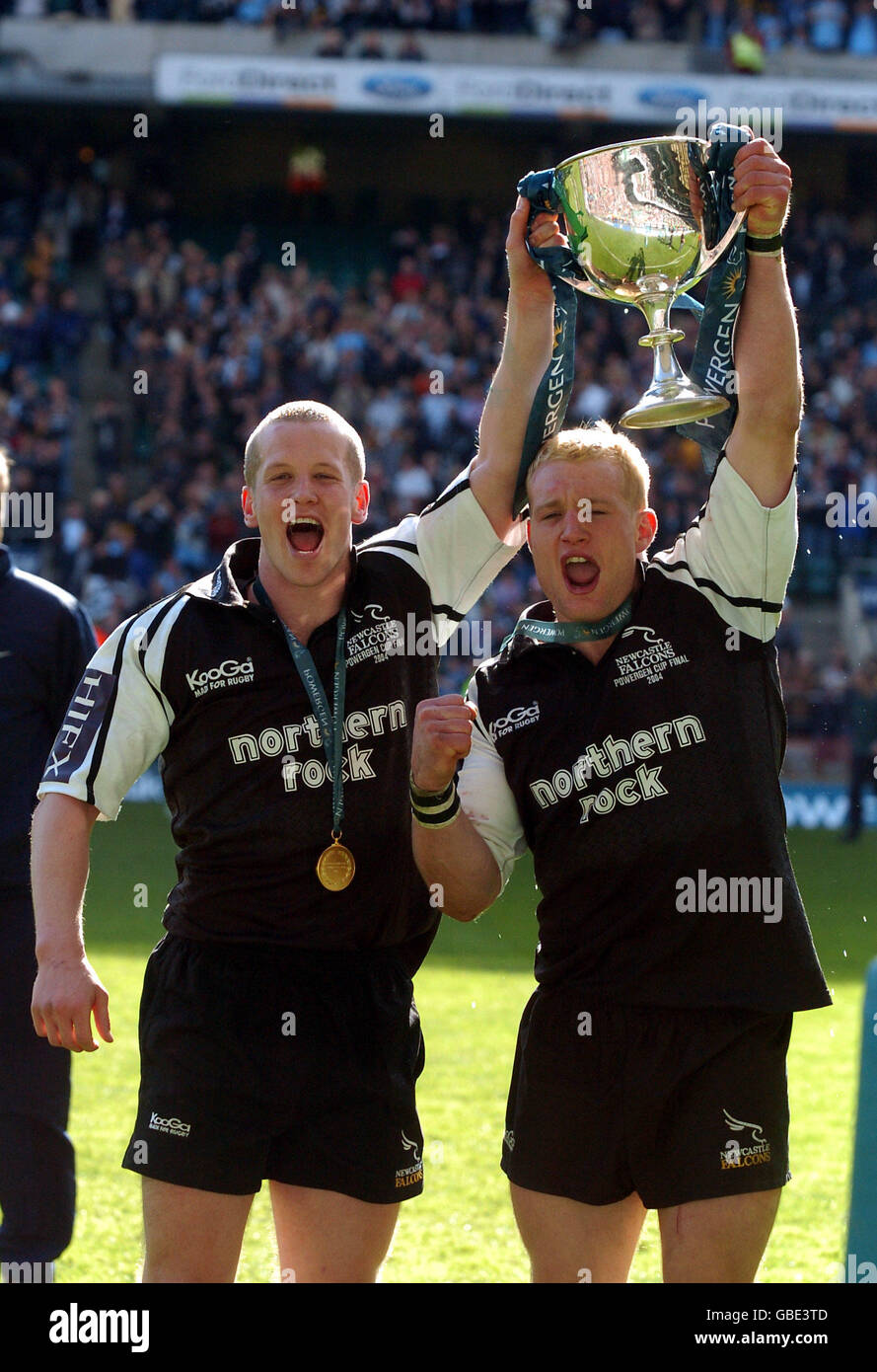 Newcastle Falcons' David Walder and Jamie Noon with the Powergen Cup ...