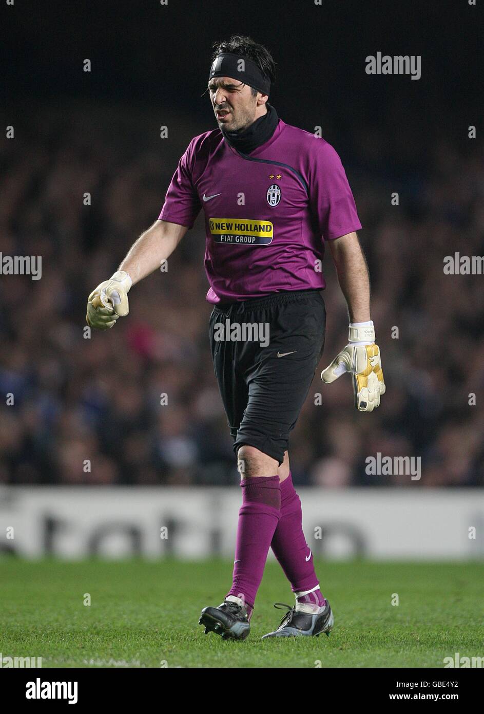 Stamford bridge gianluigi buffon hi-res stock photography and images ...