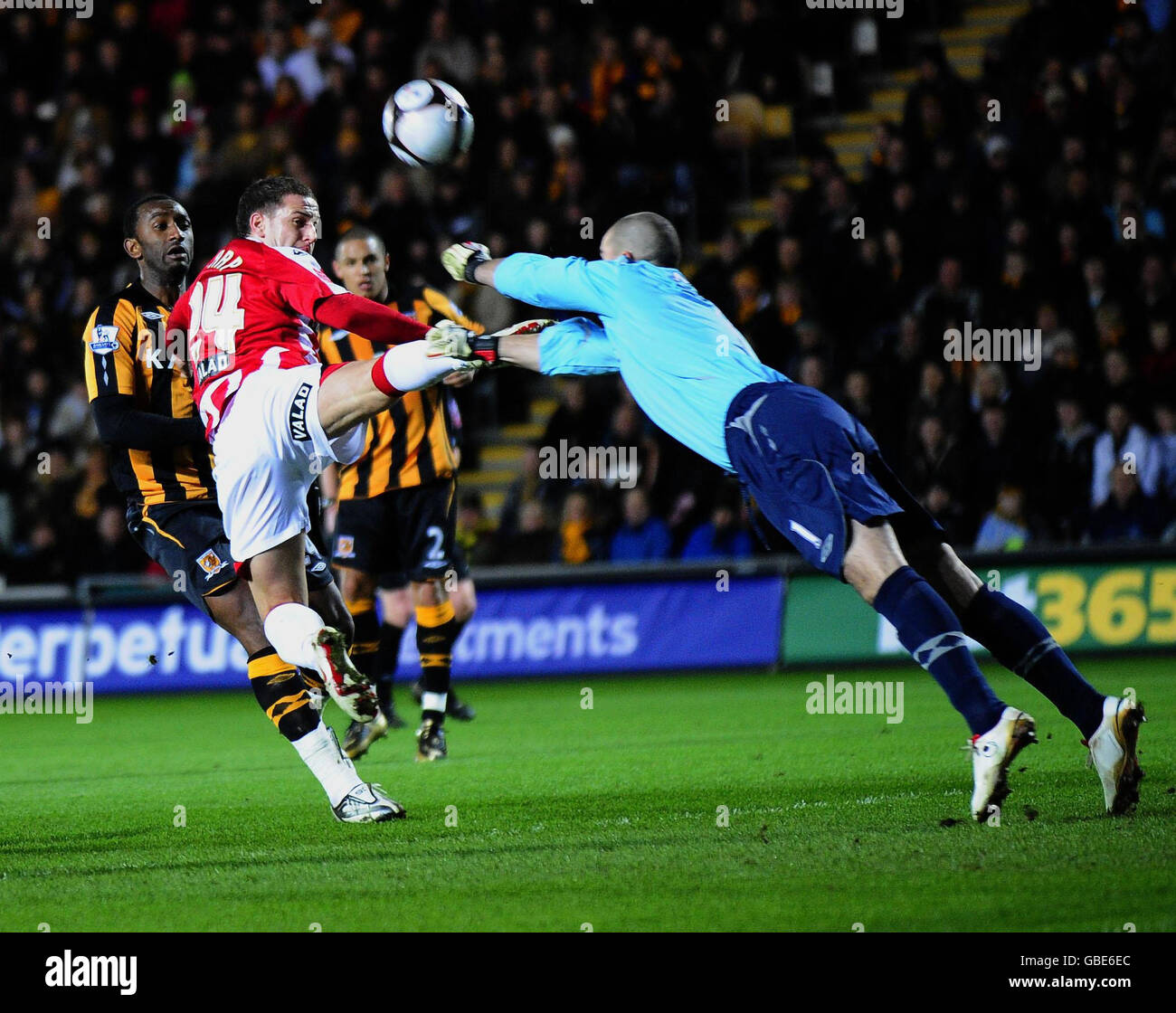Sheffield United's Billy Sharp stretches to get to the ball as Hull ...