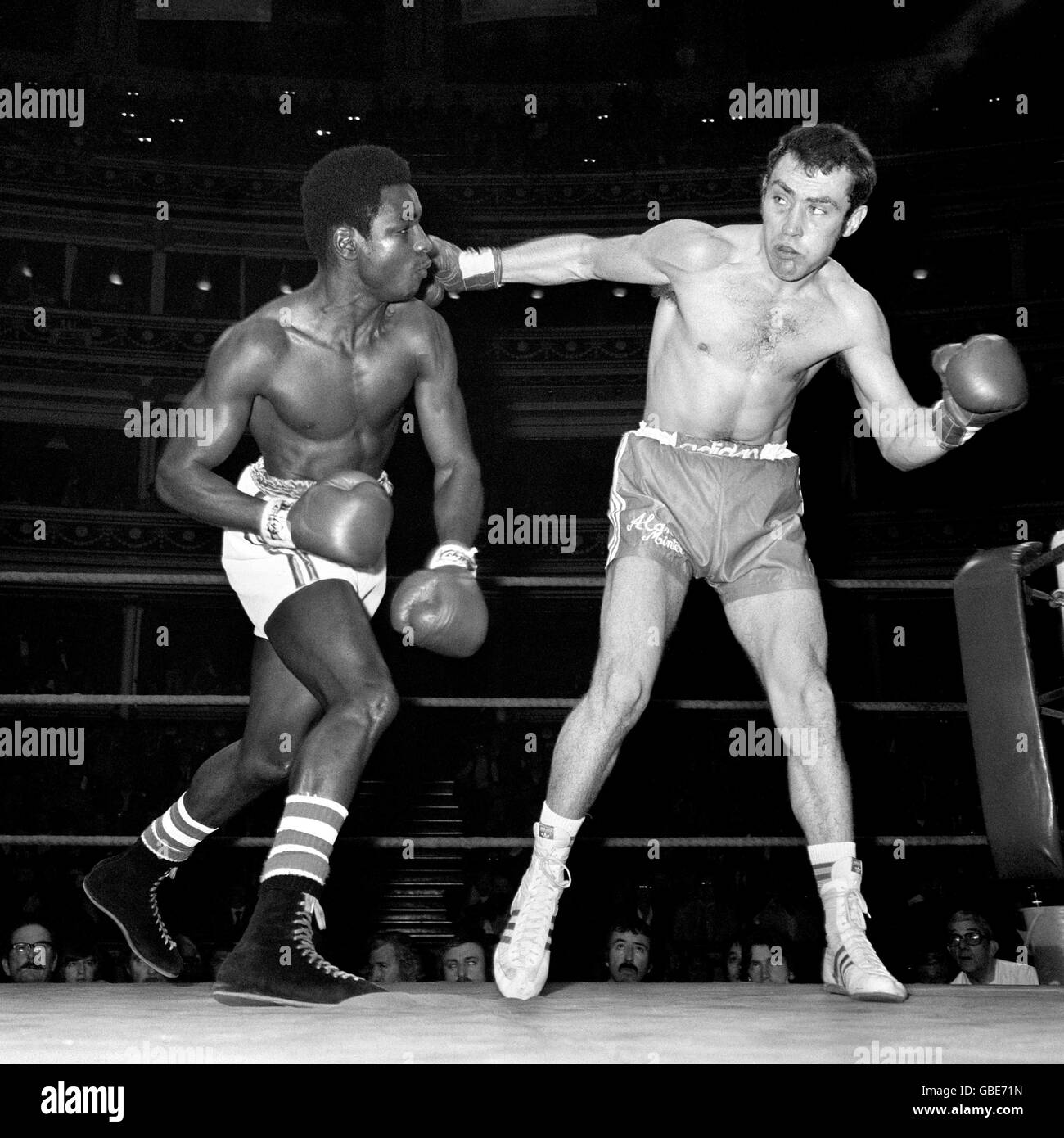 Boxing - Middleweight - Alan Minter v Sugar Ray Seales - London - 1976 ...