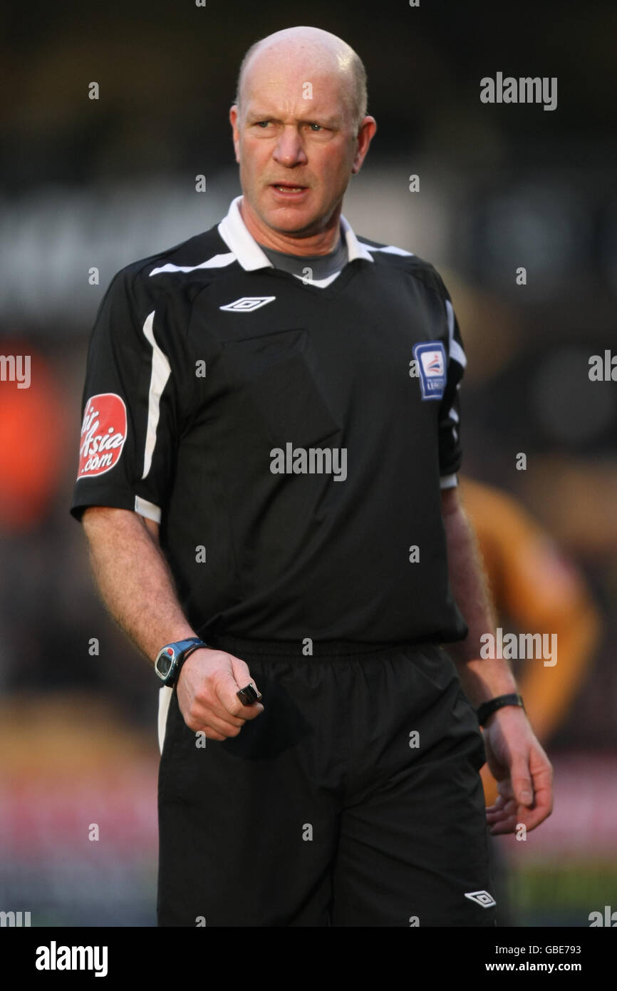 Football soccer wolves mid length half top hi-res stock photography and ...