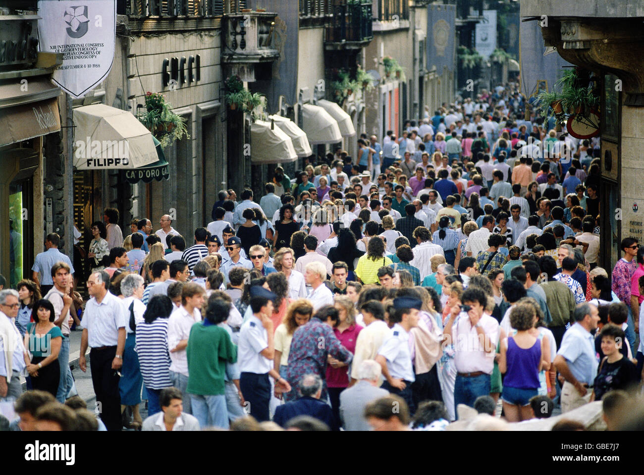 tourism, mass tourism, crowds in the streets, Rome, Italy, circa 1988 ...