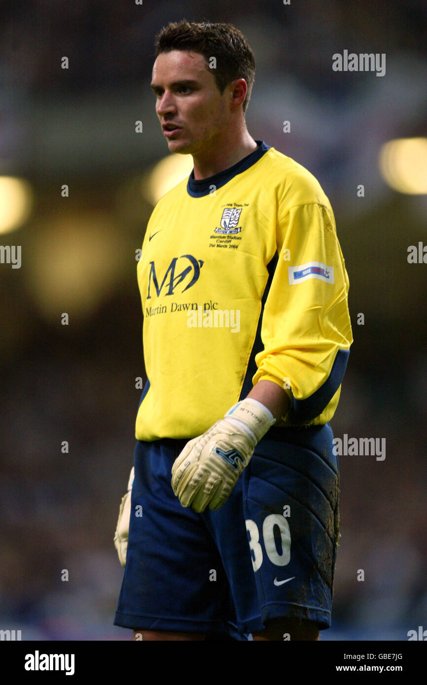 Southend united goalkeeper hi-res stock photography and images - Alamy