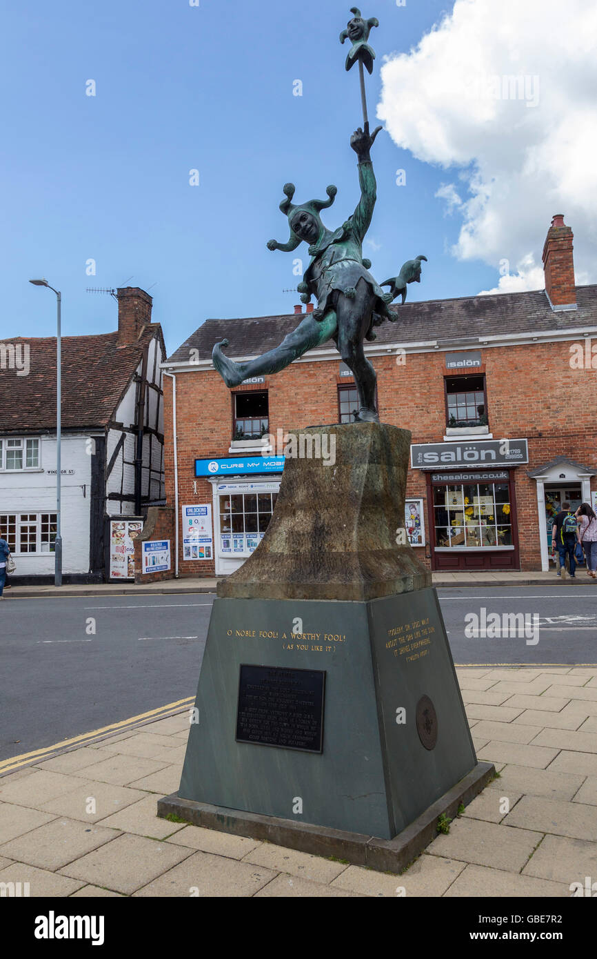 Jester Statue on Henley st, Stratford upon Avon Stock Photo - Alamy