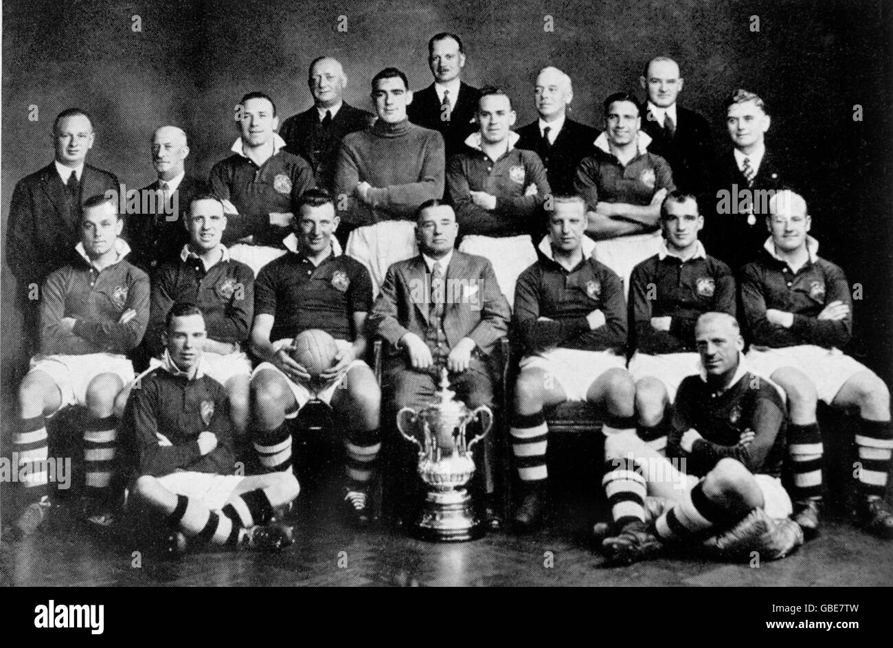 Manchester City's FA Cup winning team: (back row, l-r) Matt Busby ...