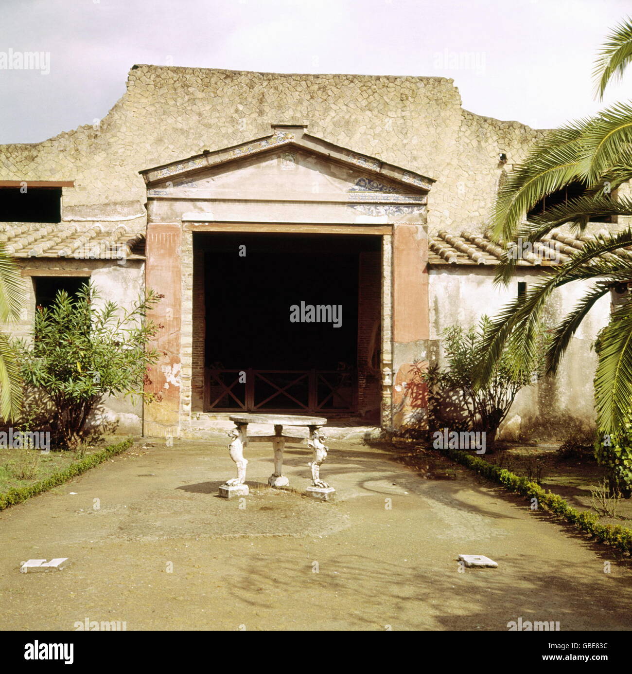Casa dei cervi herculaneum hi-res stock photography and images - Alamy