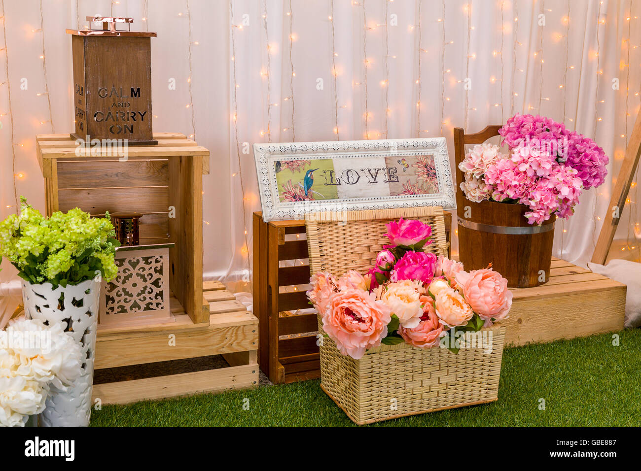 Lovely decoration of romantic wedding ceremony party Stock Photo - Alamy