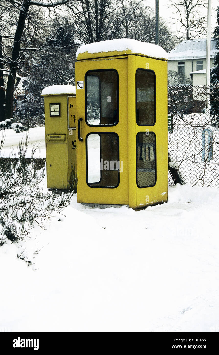 1980s phone booth hi-res stock photography and images - Alamy