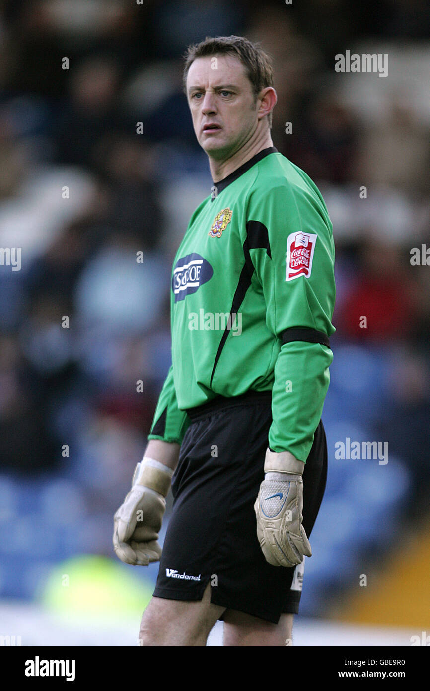 Dagenham redbridge goalkeeper tony roberts hi-res stock photography and ...