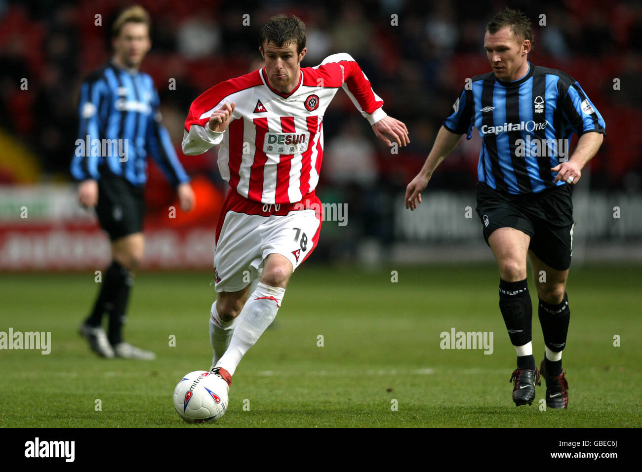 Sheffield United's Michael Tonge (l)breaks clear from Nottingham Forest ...