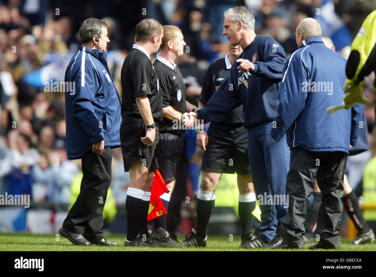 Paul durkin premier league referee hi-res stock photography and images ...