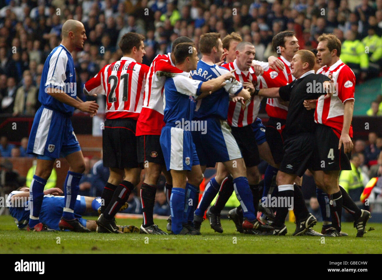 Paul durkin premier league referee hi-res stock photography and images ...