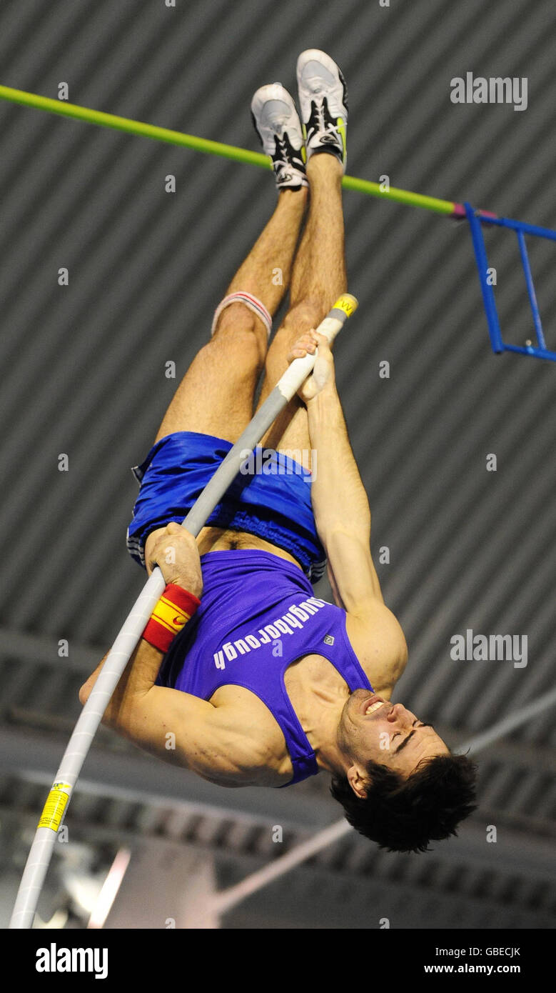 Paul Walker in action in the Men's Pole Vault during Aviva European ...