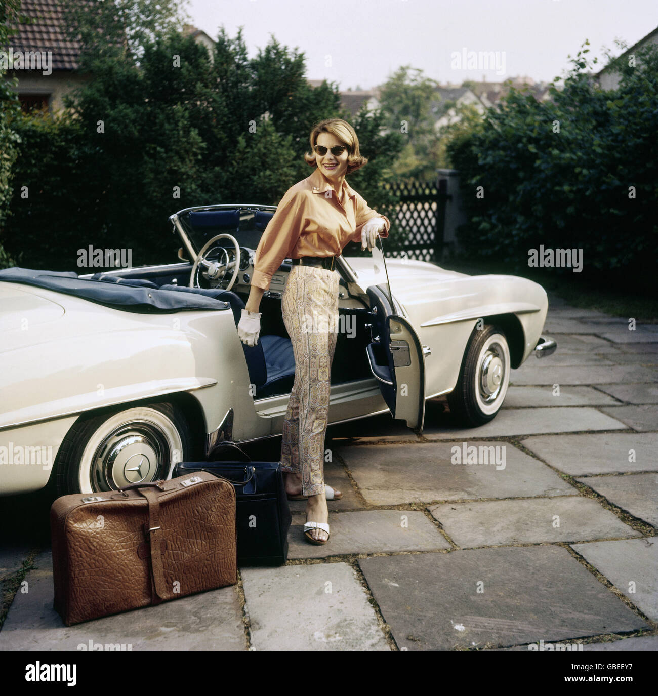 people, women, lady with her Mercedes Benz convertible, Germany, 1950s ...