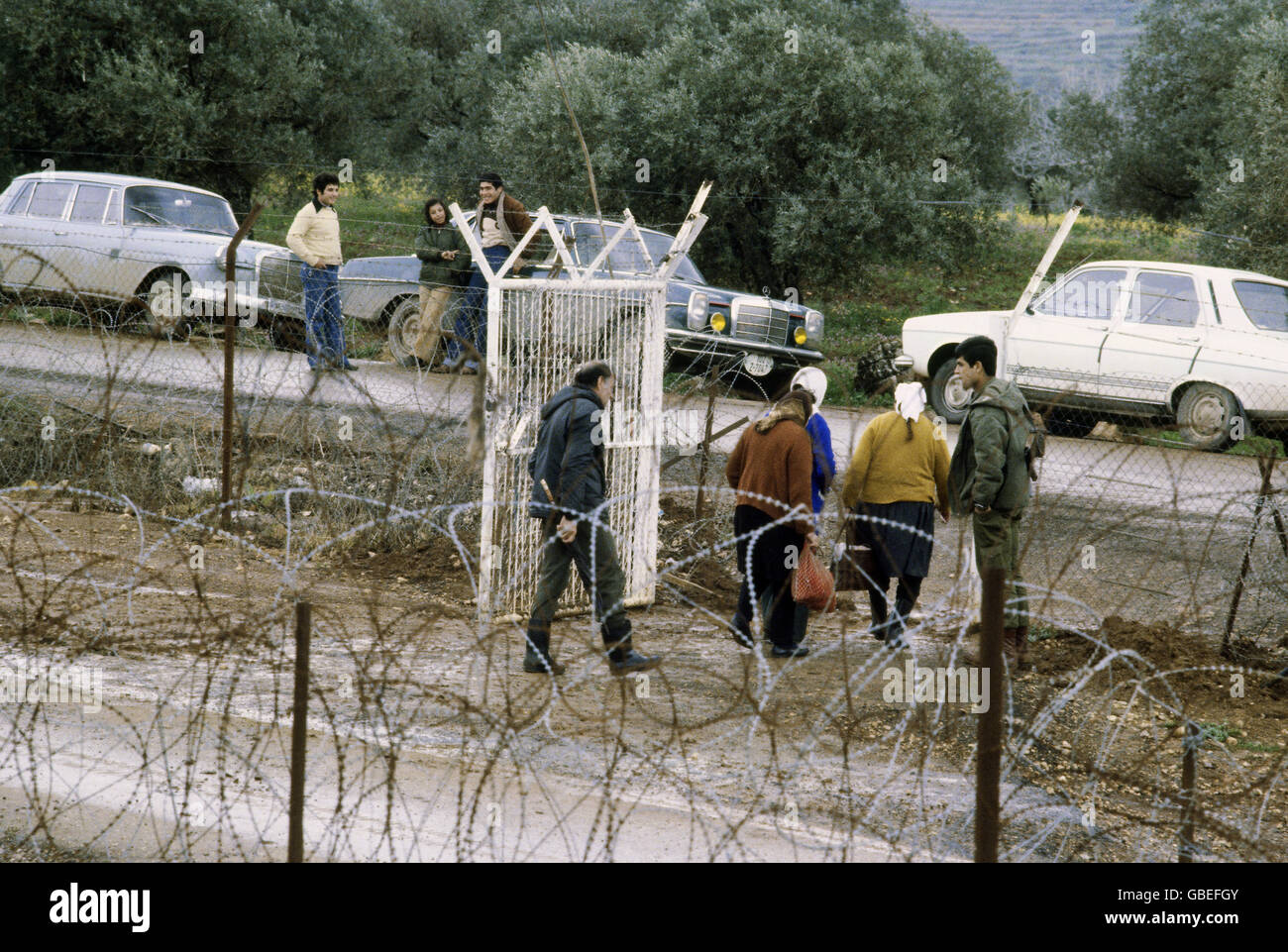 geography / travel, Israel, borders, "The Good Fence", near Metulla ...
