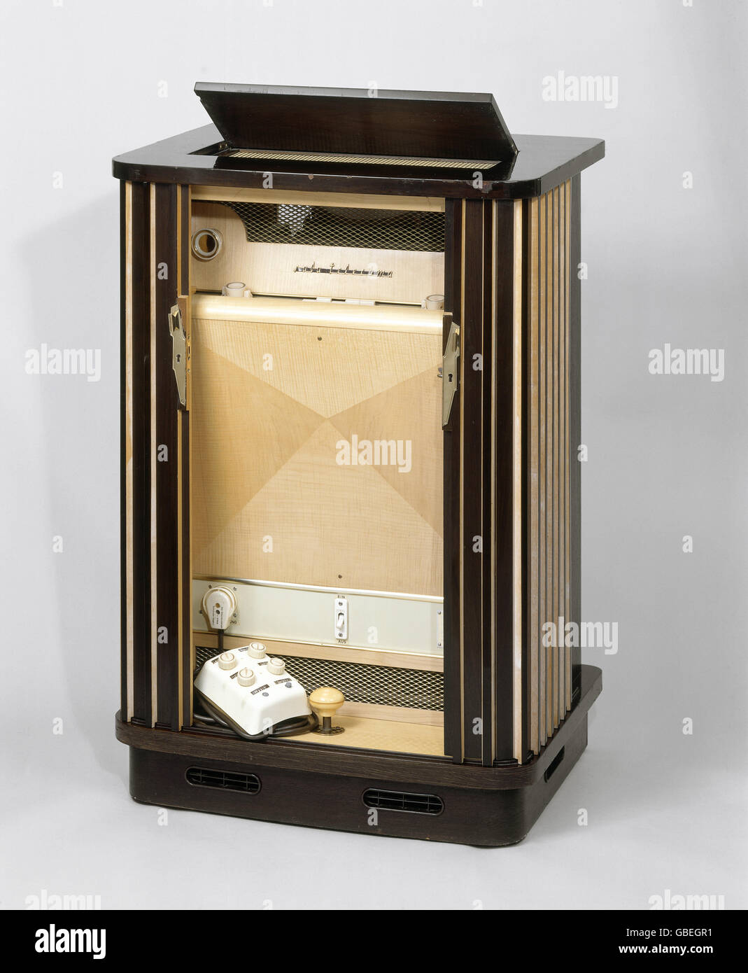 1957 television set hi-res stock photography and images - Alamy