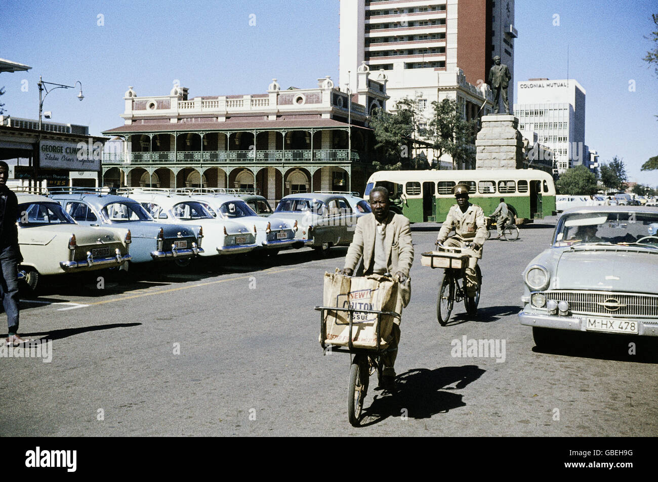 Zimbabwe street scene hi-res stock photography and images - Alamy