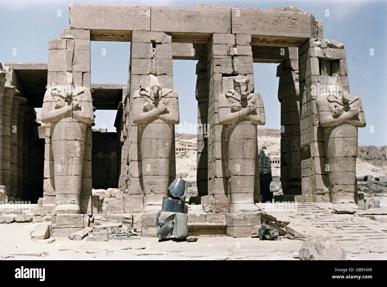 Ramesseum egypt statues temple ruins hi-res stock photography and ...