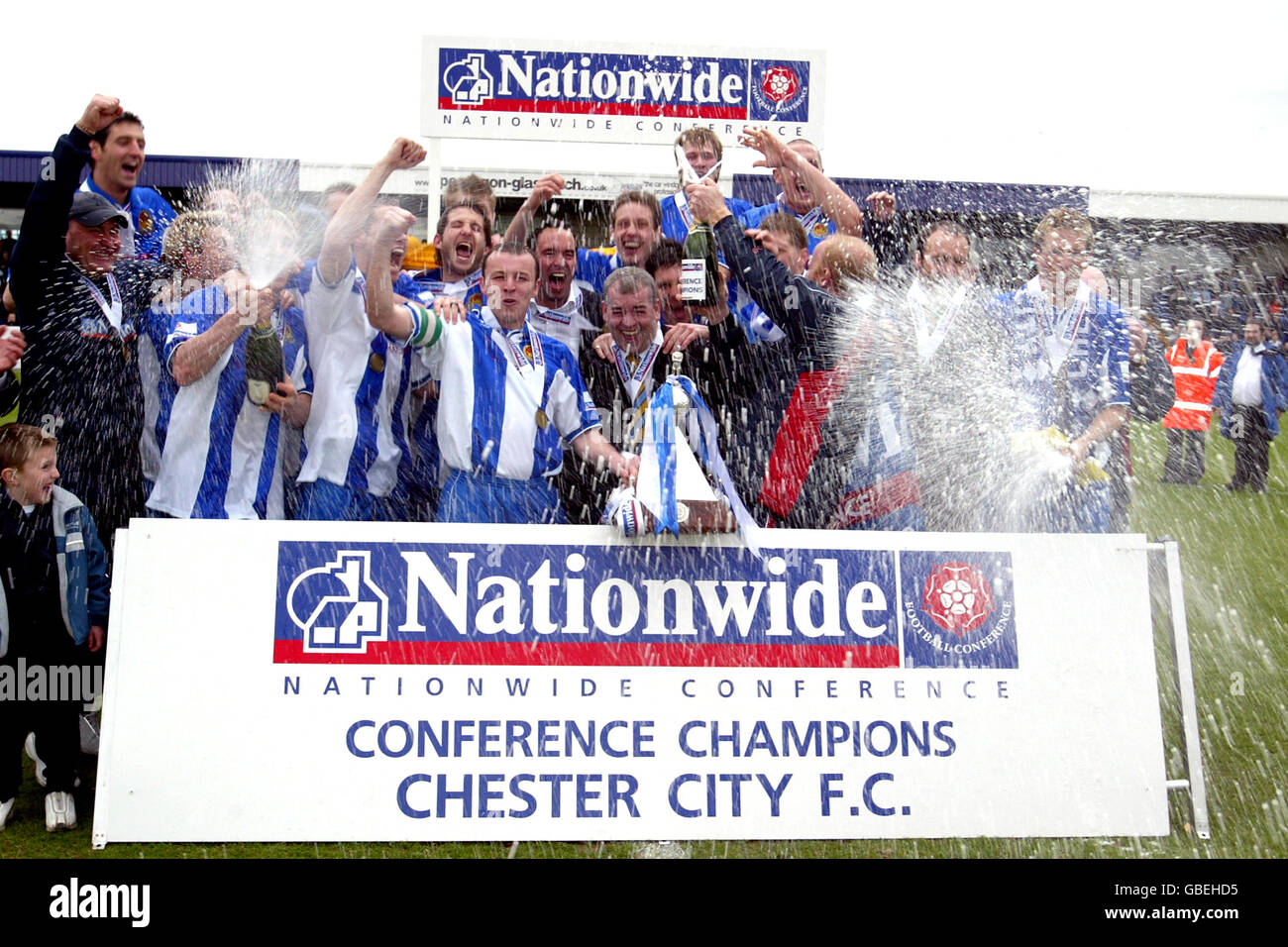 Football champagne spray hi-res stock photography and images - Alamy