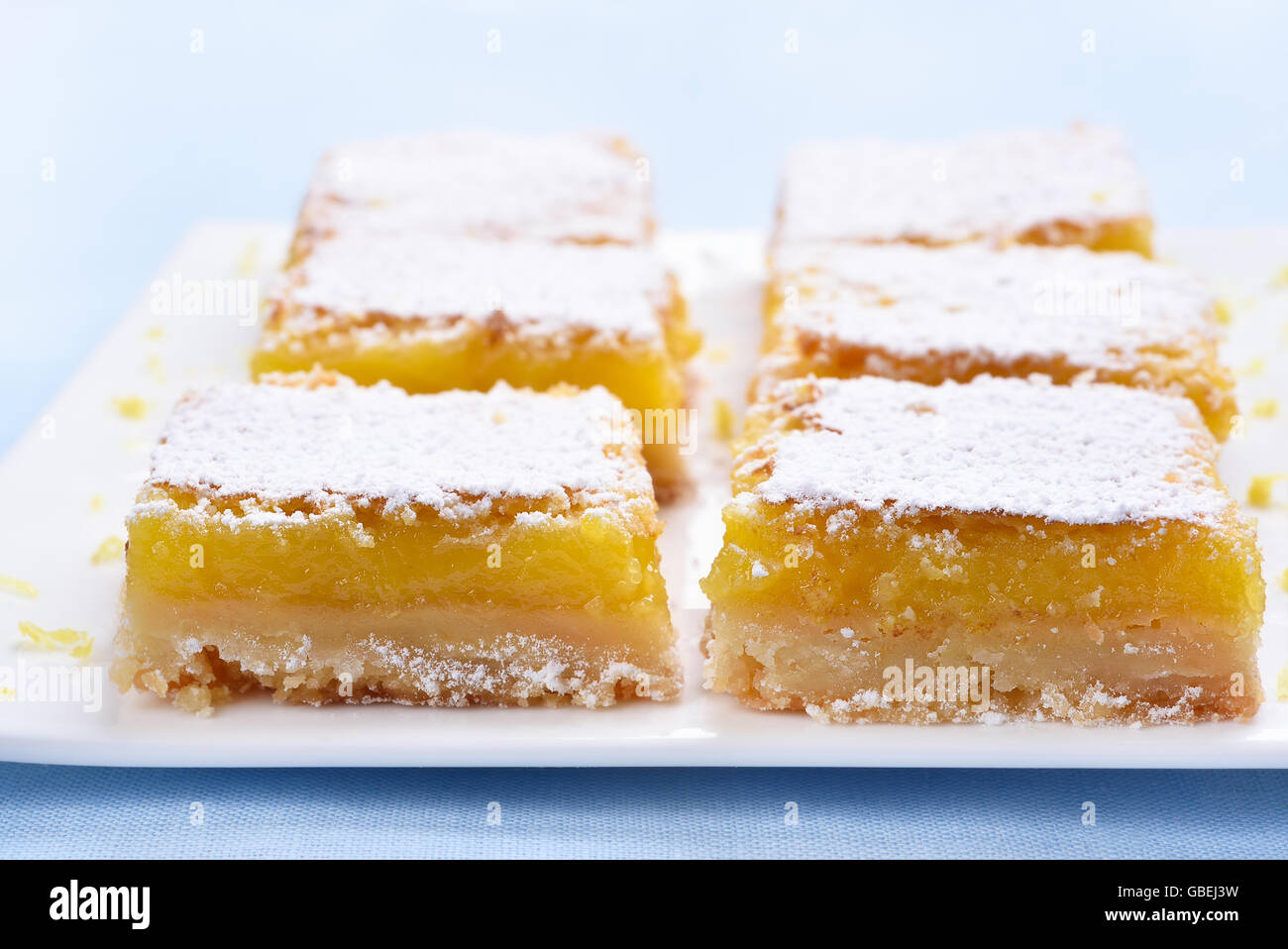 Lemon squares hi-res stock photography and images - Alamy