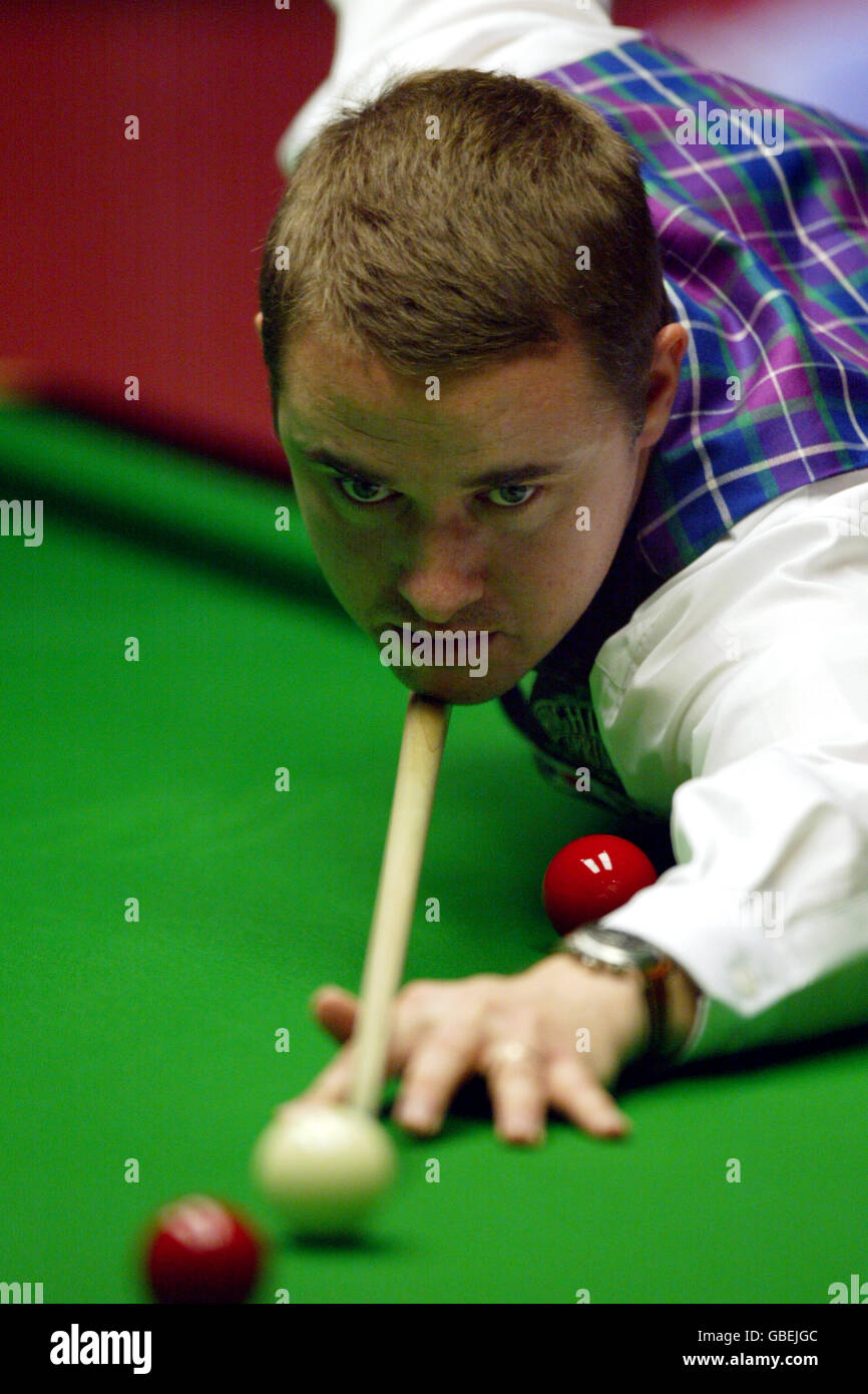 Snooker - Embassy World Championship 2004. Stephen Hendry in action ...