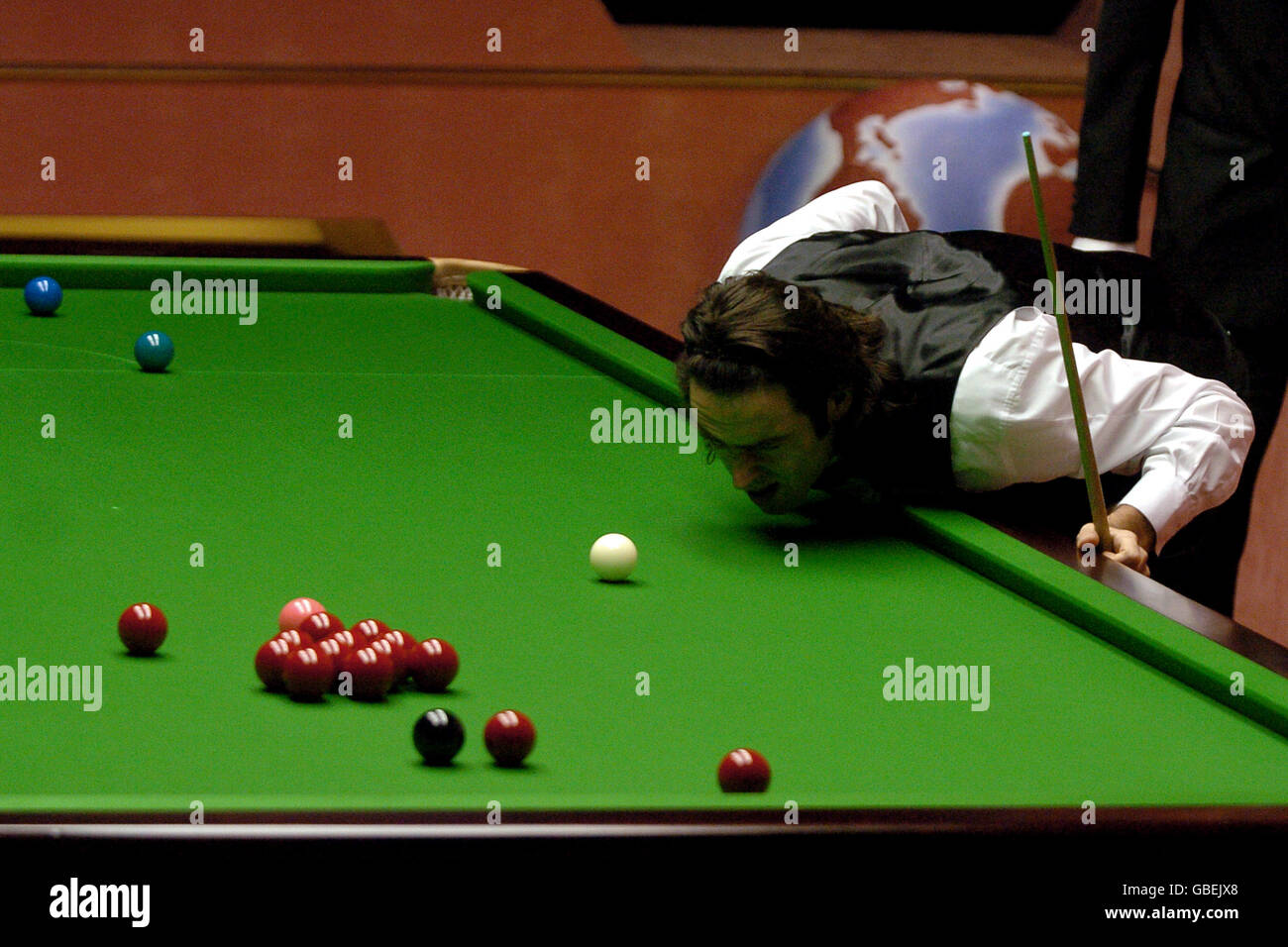 Snooker - Embassy World Championship 2004 - Quarter Final Stock Photo ...