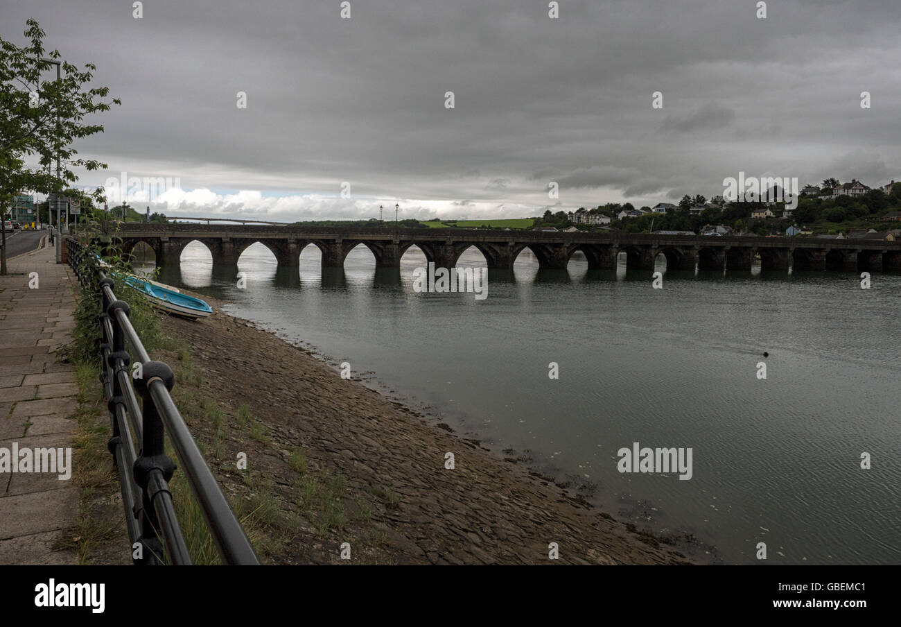 Old Bideford Bridge over the River Torridge, Bideford, Devon, UK Stock ...