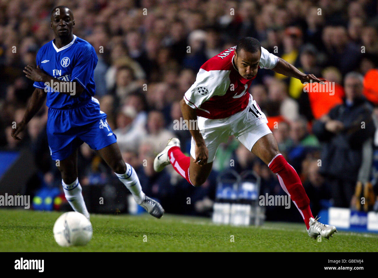 Chelsea's Claude Makelele (l) looks on in disbelief as Arsenal's ...