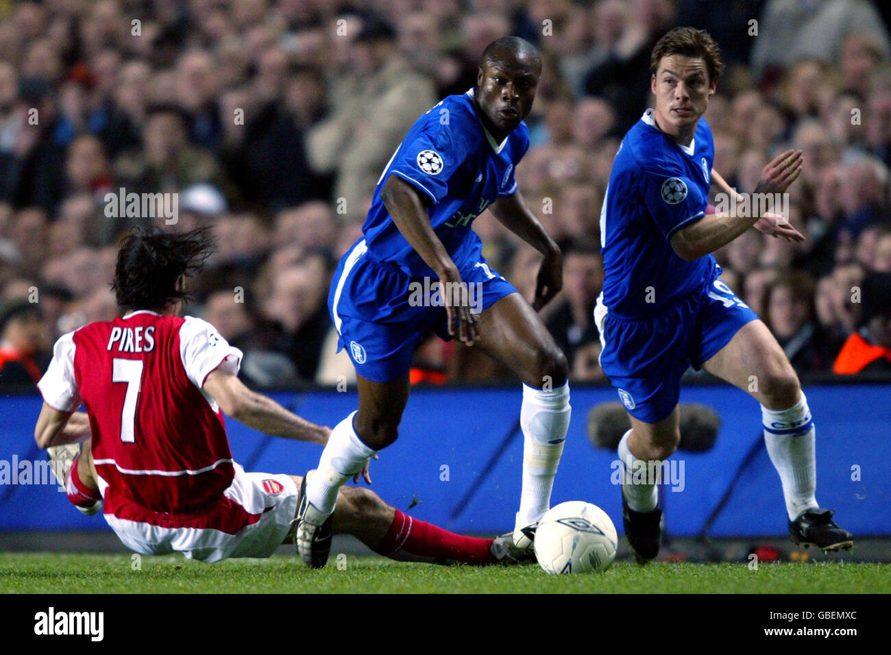 Chelsea v arsenal claude makelele hi-res stock photography and images ...