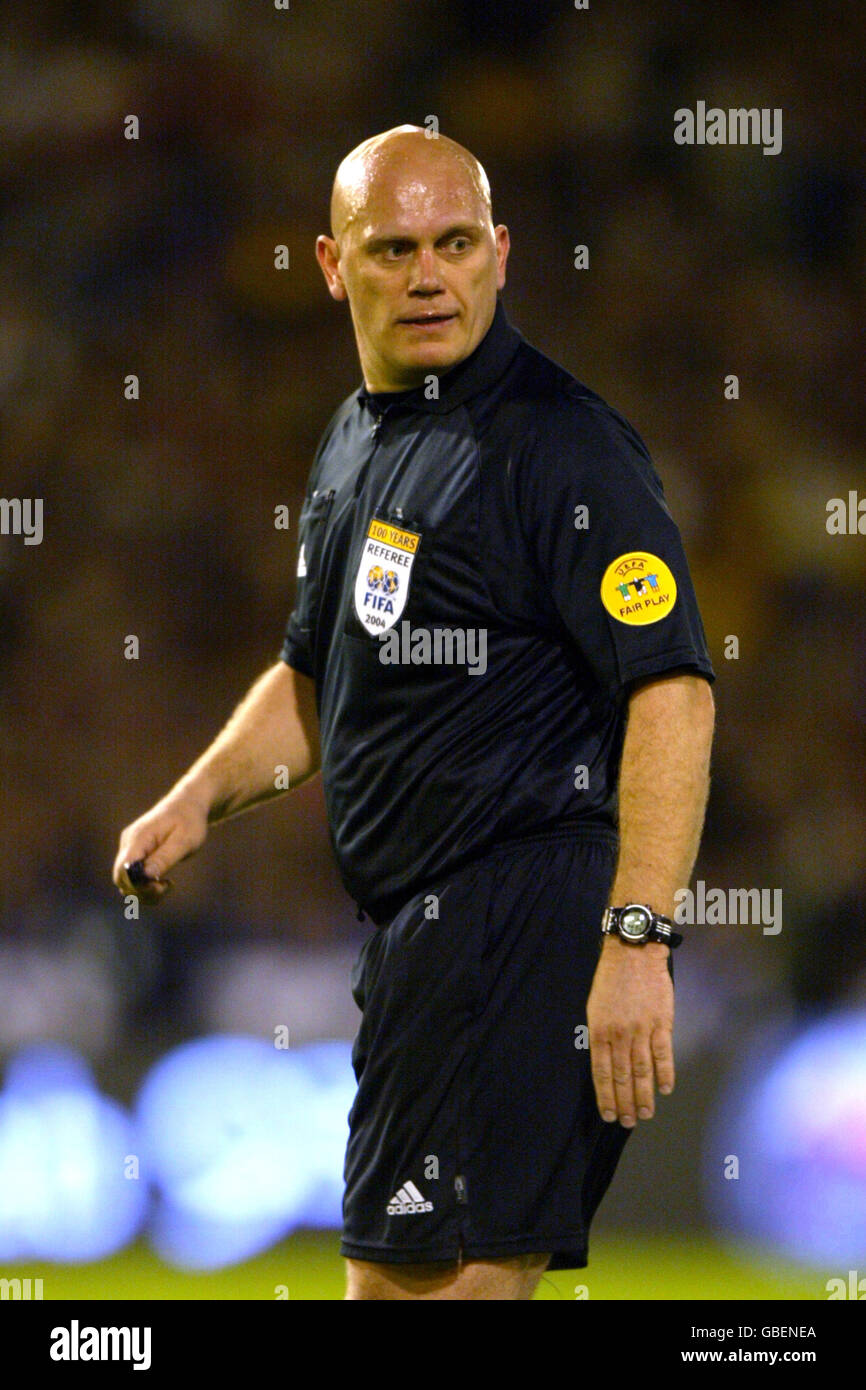 Referee tom henning hi-res stock photography and images - Alamy