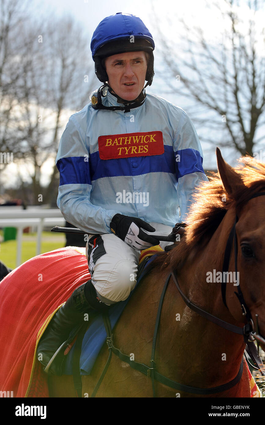 Horse racing royal artillery gold cup day sandown park hi-res stock ...