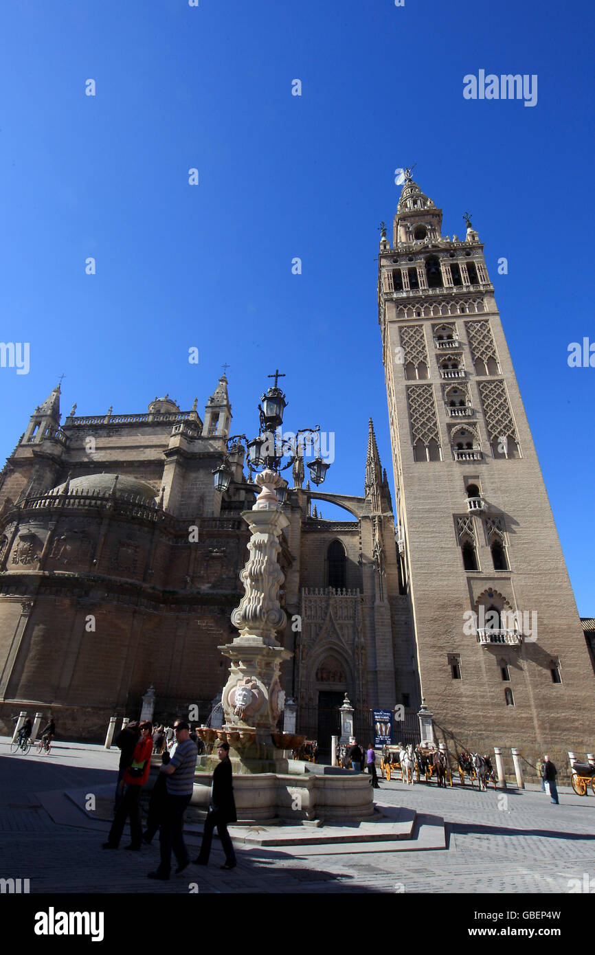 City Views, Seville. A view of Seville Cathedral Stock Photo - Alamy