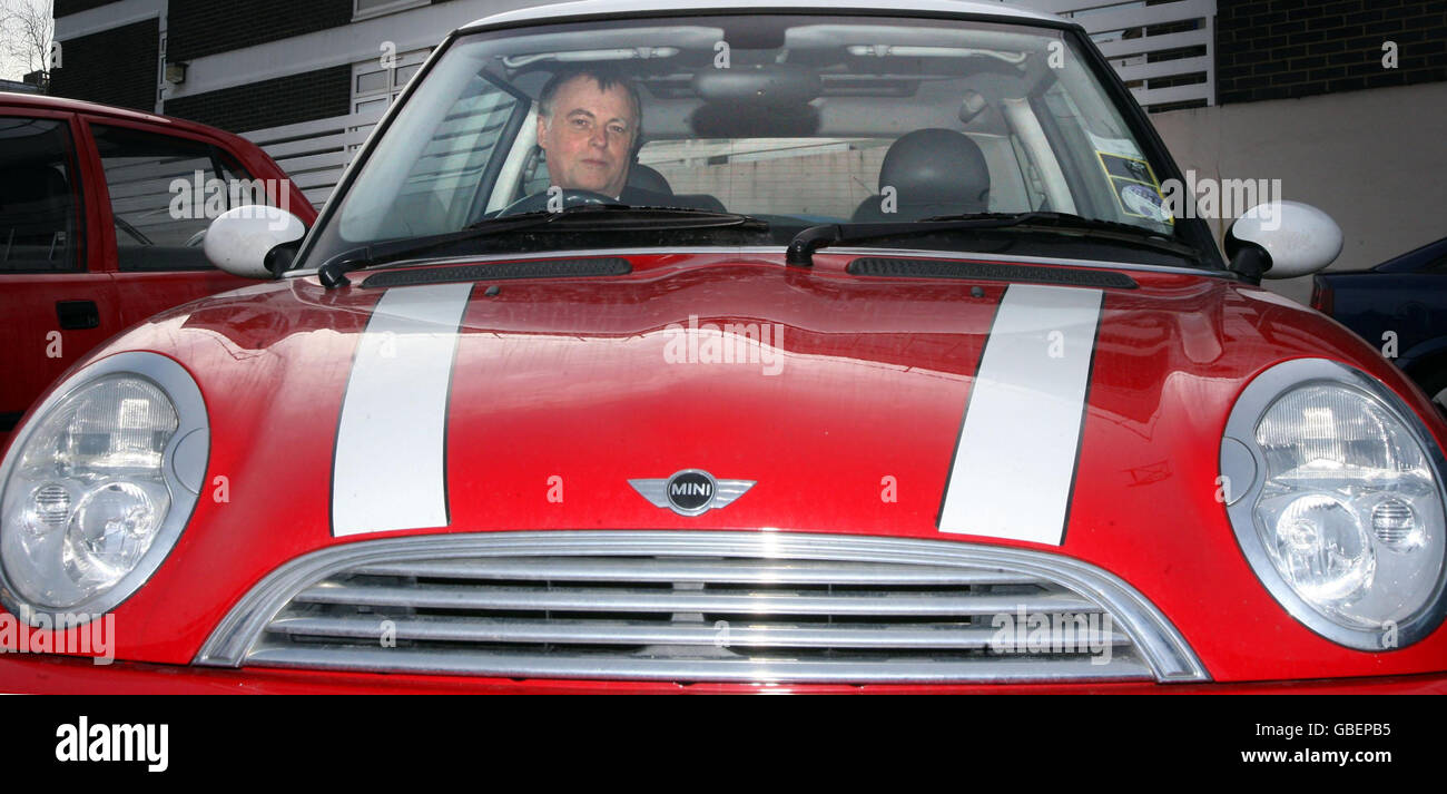 Labour mp oxford east andrew smith in mini in oxford hi-res stock ...