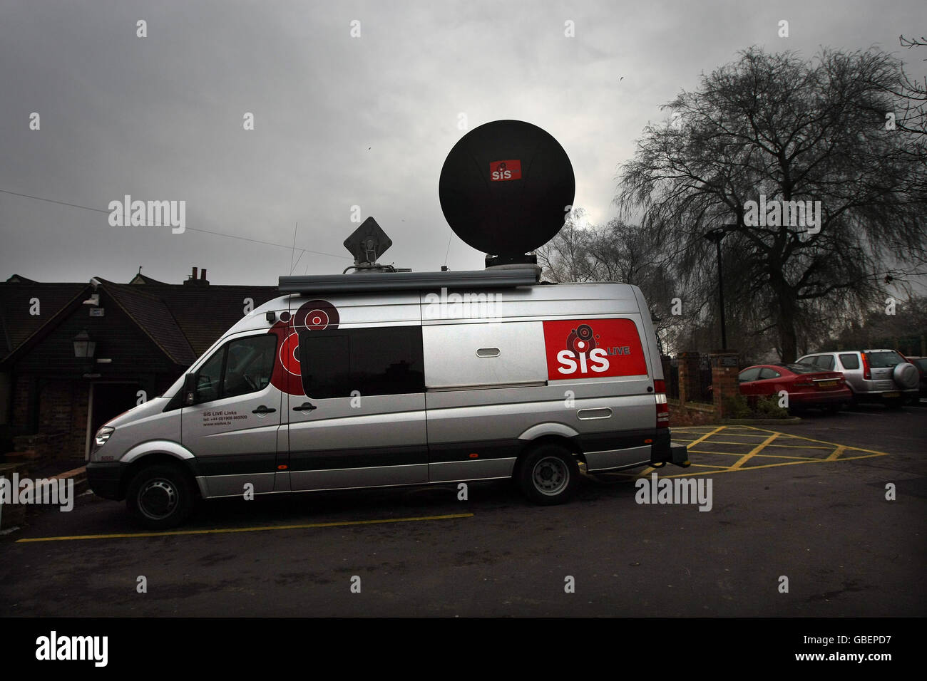 Tv broadcast vehicles hi-res stock photography and images - Alamy
