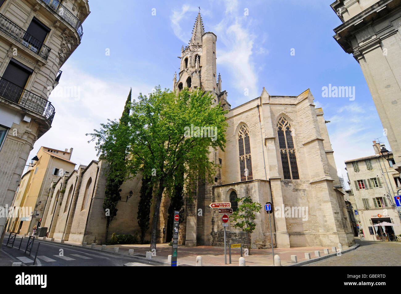 Avignon france church saint pierre hi-res stock photography and images ...