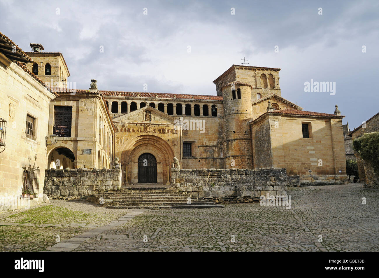 Romanesque spain hi-res stock photography and images - Alamy
