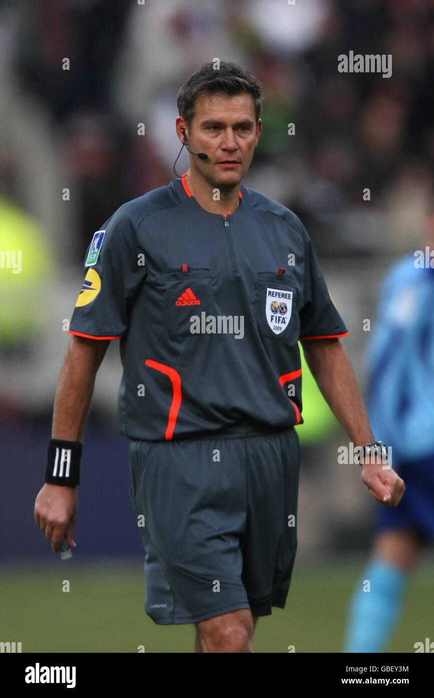 Alain hamer soccer referee hi-res stock photography and images - Alamy