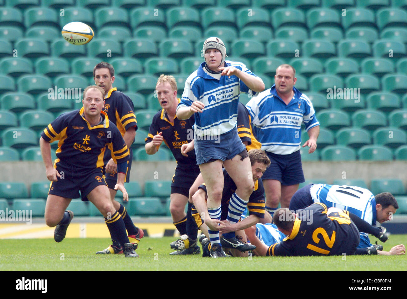 Releases the ball from the ruck hi-res stock photography and images - Alamy