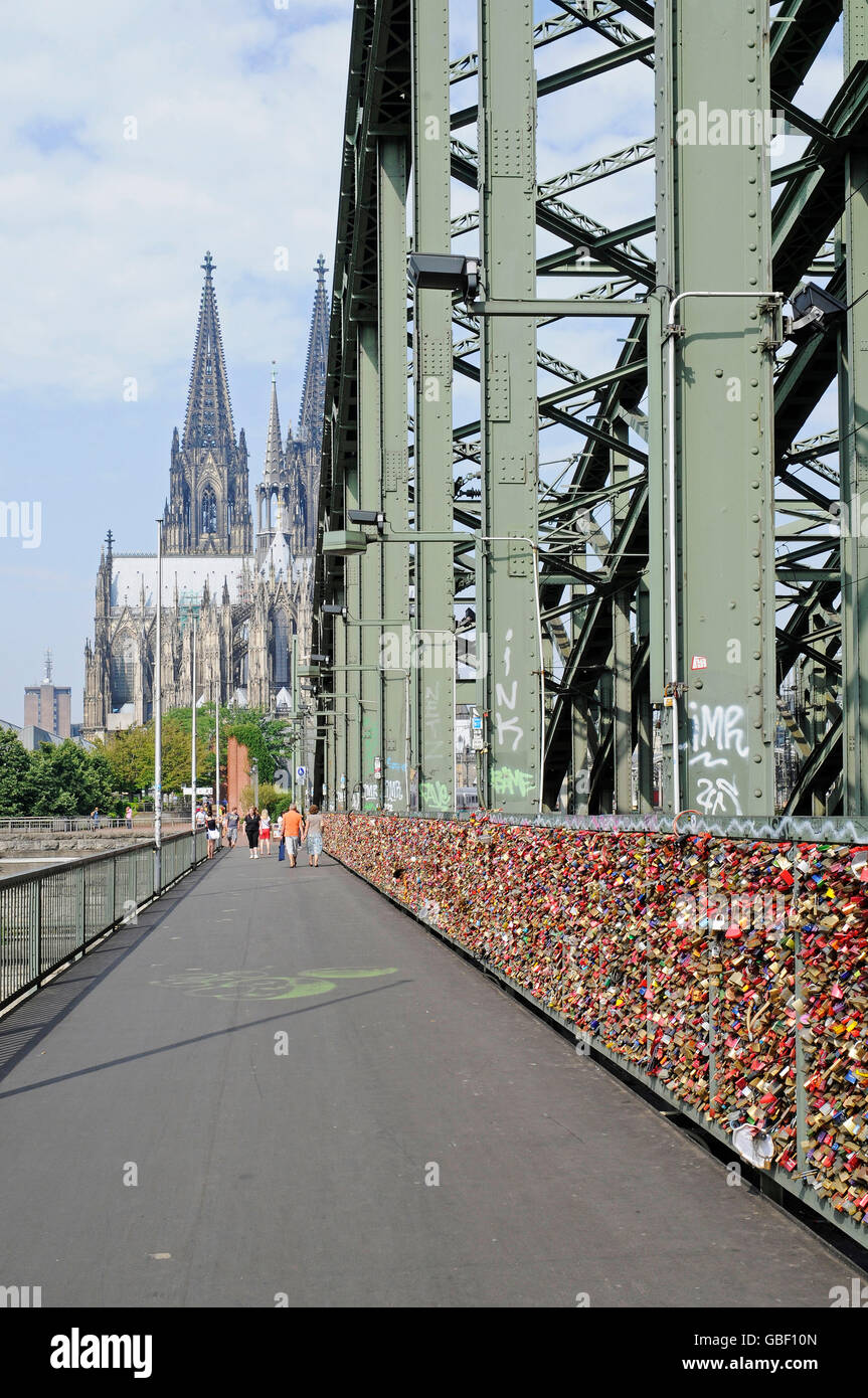 love locks, Hohenzollern bridge, Cologne Cathedral, Cologne, Koeln ...