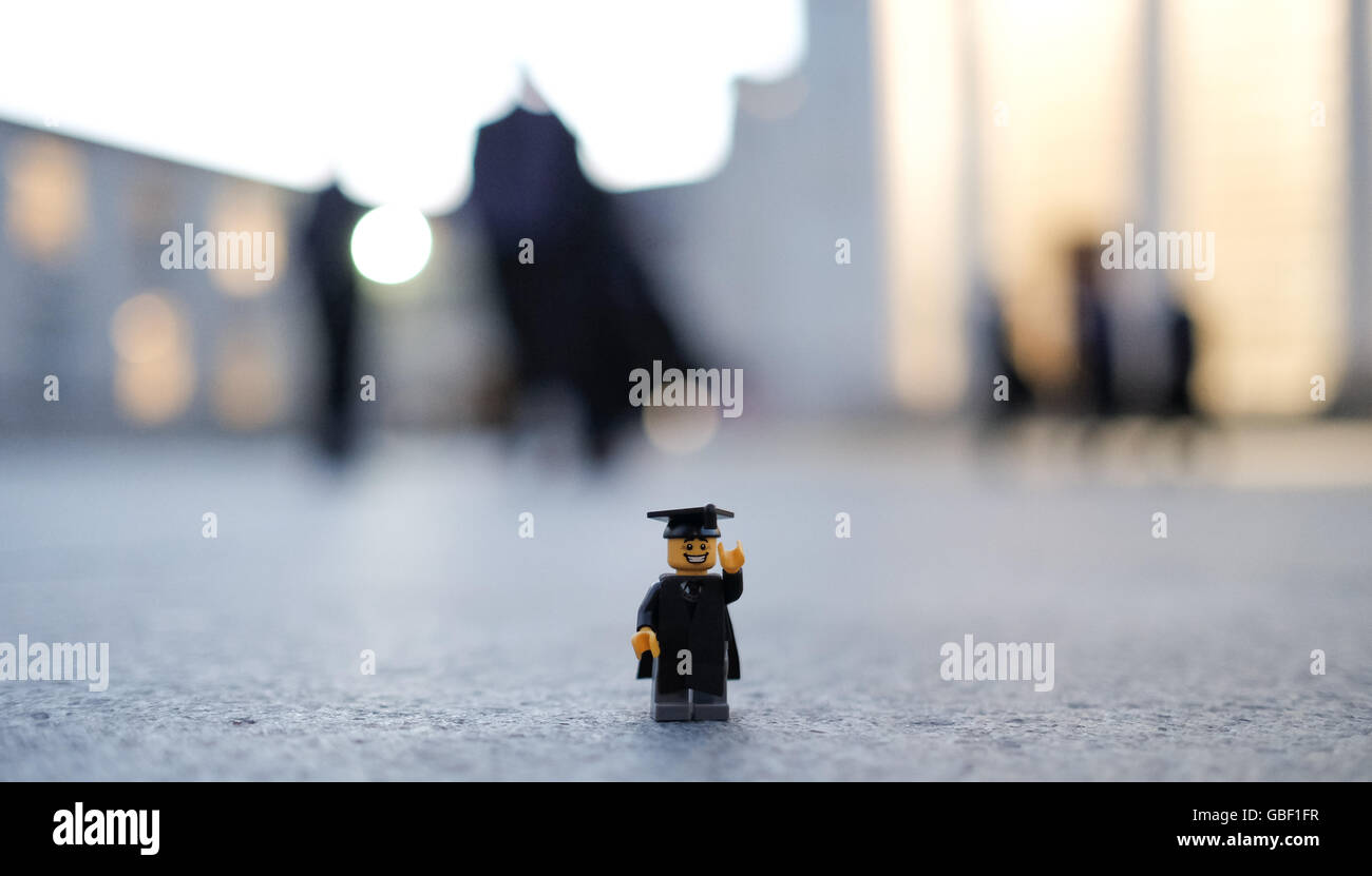 Man graduate graduation education hi-res stock photography and images ...