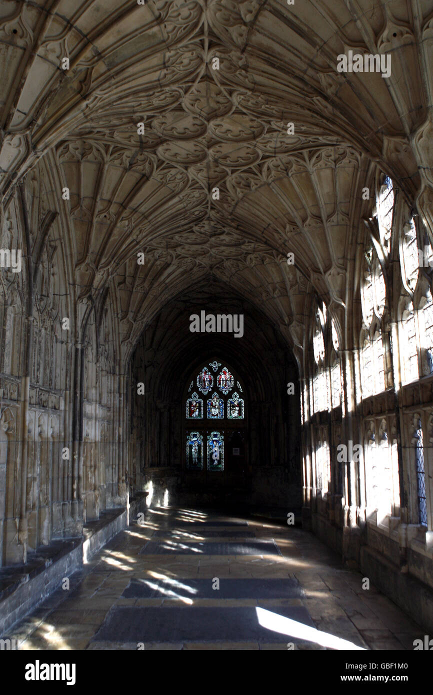 A view of the interior of Gloucester Cathedral Stock Photo - Alamy