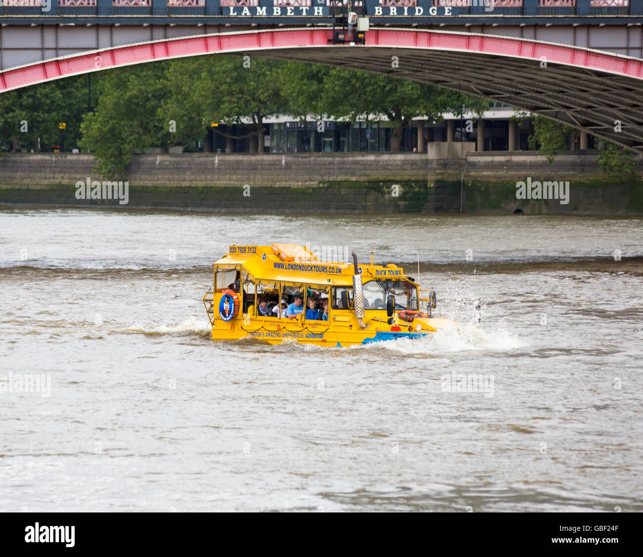 London duck tours amphibious hi-res stock photography and images - Alamy
