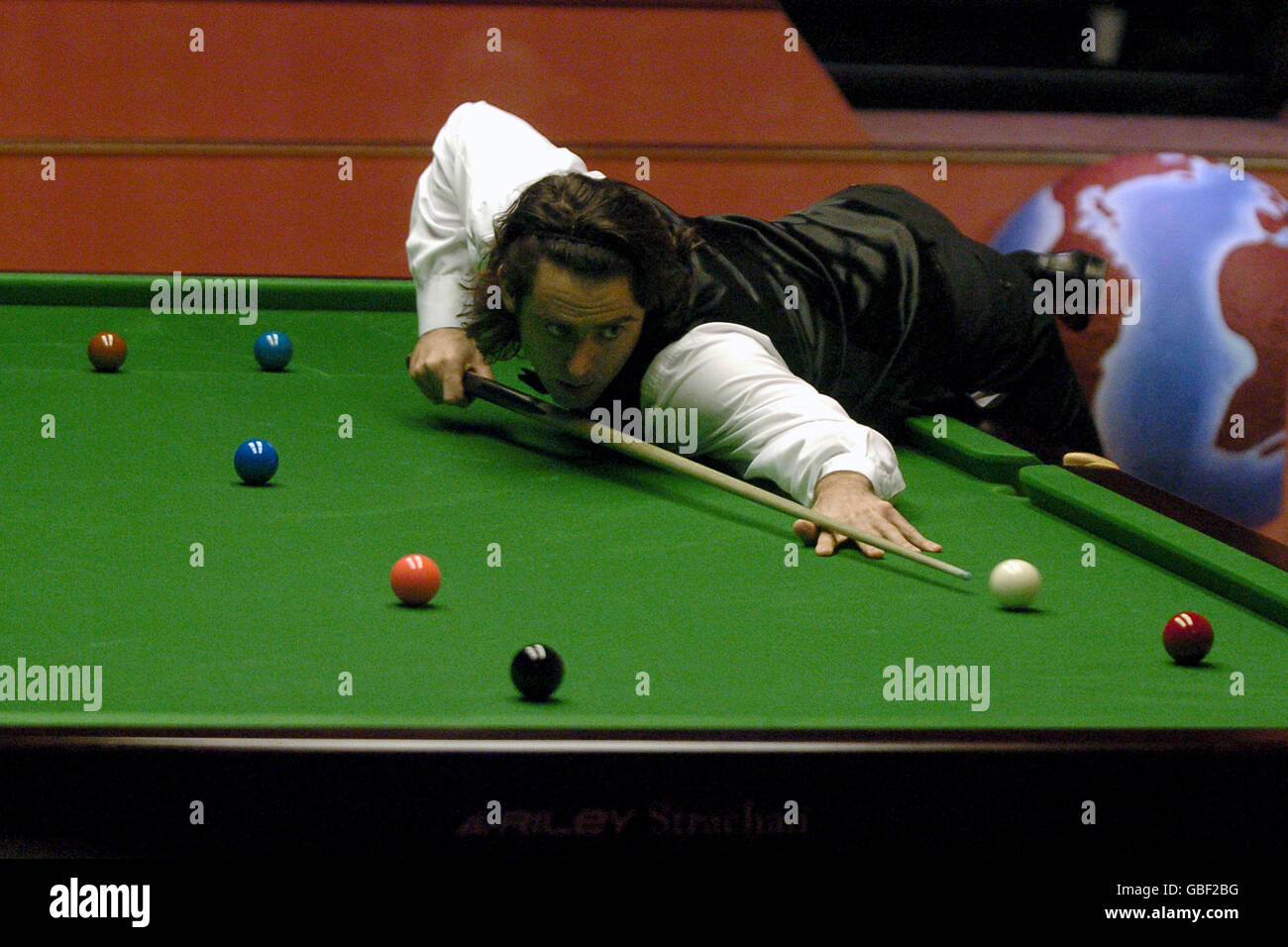 Snooker - Embassy World Championship 2004 Stock Photo - Alamy