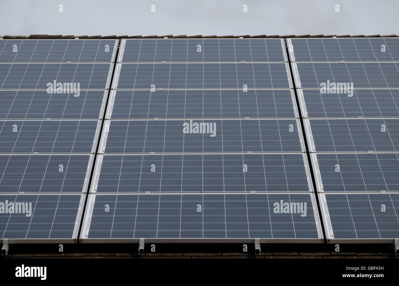 Grey roof solar panels hi-res stock photography and images - Alamy
