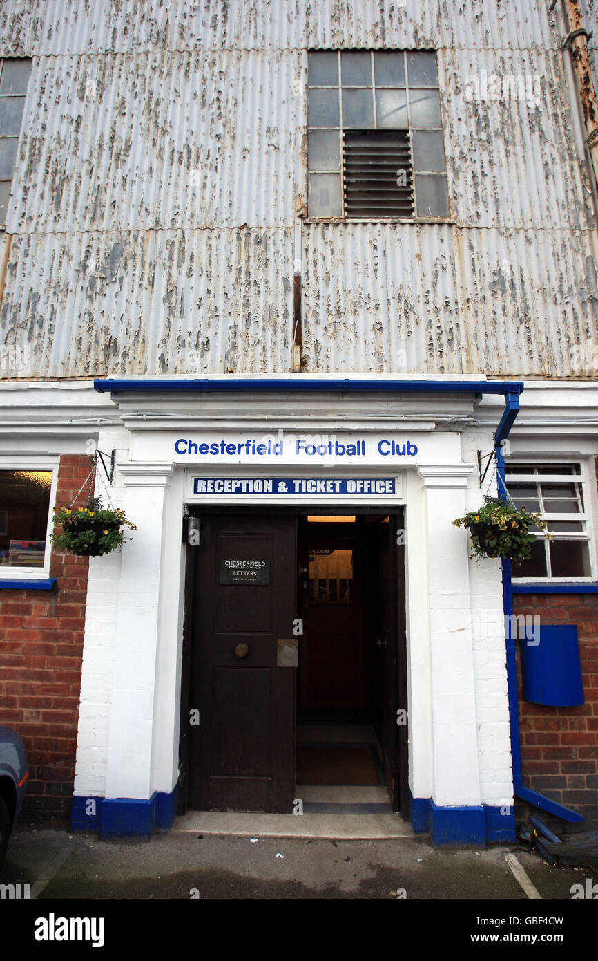 Chesterfield football club saltergate hi-res stock photography and ...
