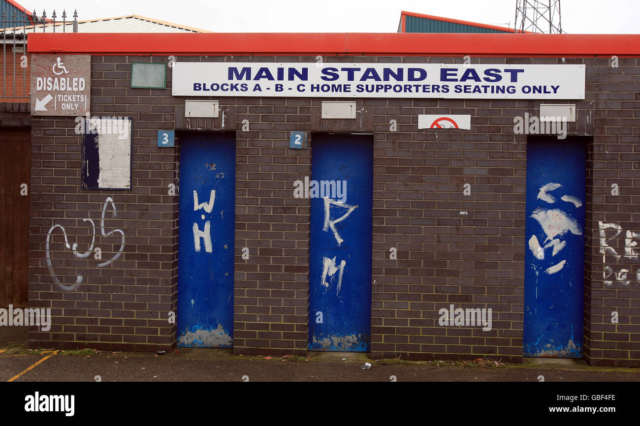 Soccer - Football League - Rochdale - Spotland Stadium Stock Photo - Alamy
