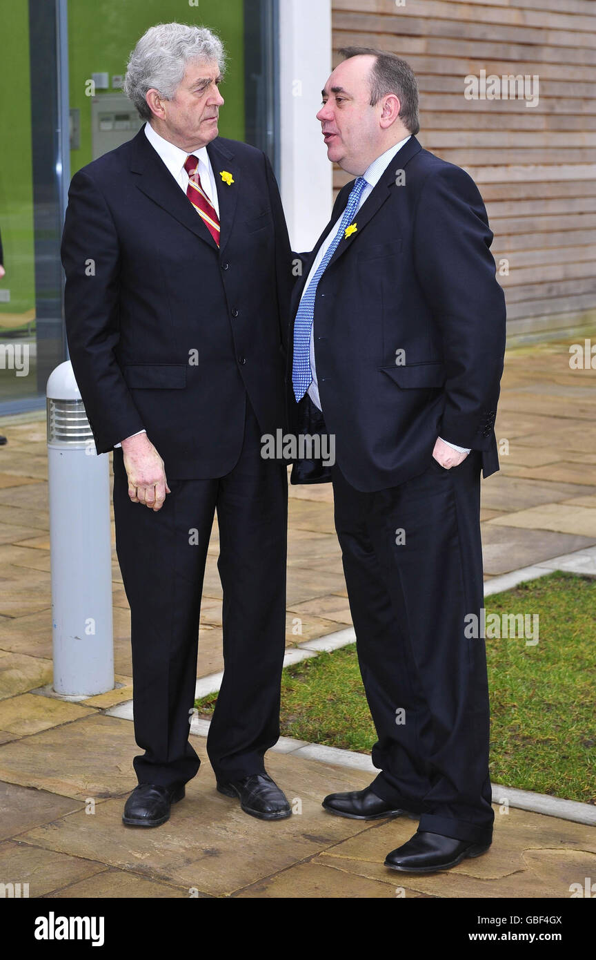 British irish council meeting cardiff hi-res stock photography and ...